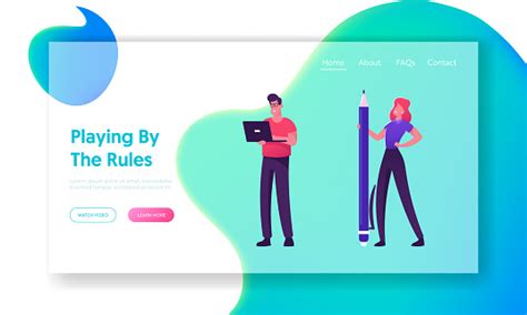 사람들은 편지 웹 사이트 방문 페이지를 작성합니다 종이 및 전자 메일 통신 웹 페이지 배너를 작성하기위한 노트북과 연필을 들고