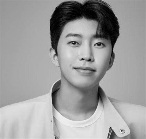 흑백사진도 분위기넘치는 임영웅가수님 팬플러스 커뮤니티