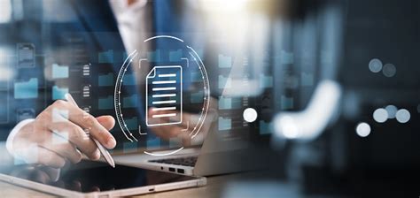 문서 관리 시스템 개념 사업가 현대 컴퓨터 문서 관리 폴더 및 문서 아이콘 소프트웨어 효율적인 보관 및 회사 데이터 컴퓨터