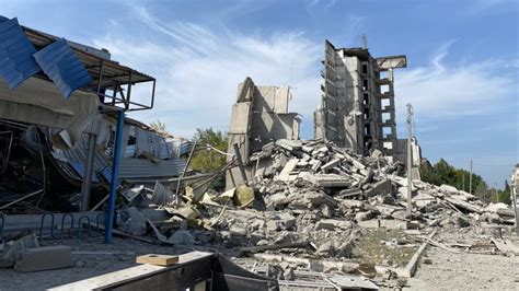 Влада на Донеччині наразі залишається близько 316 тисяч цивільних