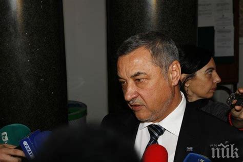 Валери Симеонов предупреди Кабинетът да внимава как харчи държавни пари санирането е