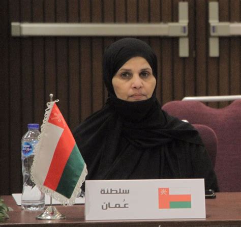 السيدة جميلة بنت سالم بن مبخون جداد سلطنة عمان بصمة قائدة المجلس