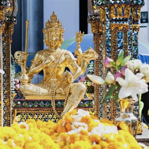 Erawan Shrine Worship Vacio Travel
