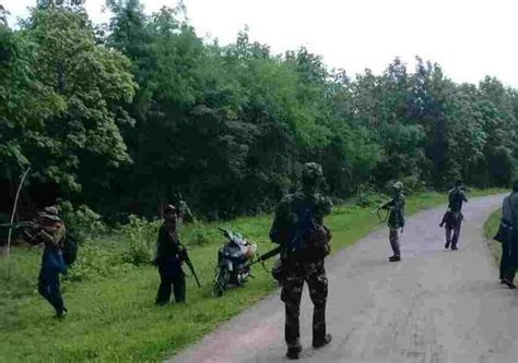 မင်းလှမြို့နယ်တွင် တပ်ချိန်းပြီး ပြန်လာသည့် စစ်သားများ လိုက်ပါလာသော ကား