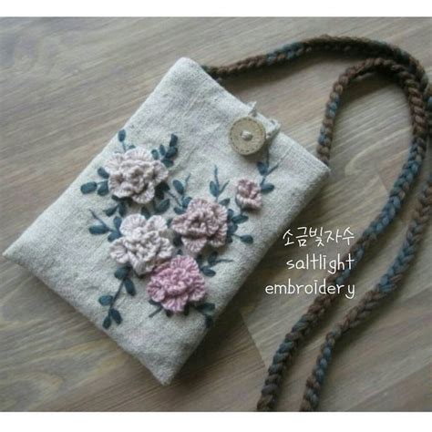 두꺼운 네츄럴리넨 한 조각에 입체자수 놓아서 작은가방 만들었어요🌞 소금빛자수 입체자수 자수가방 모사자수실 자수재료