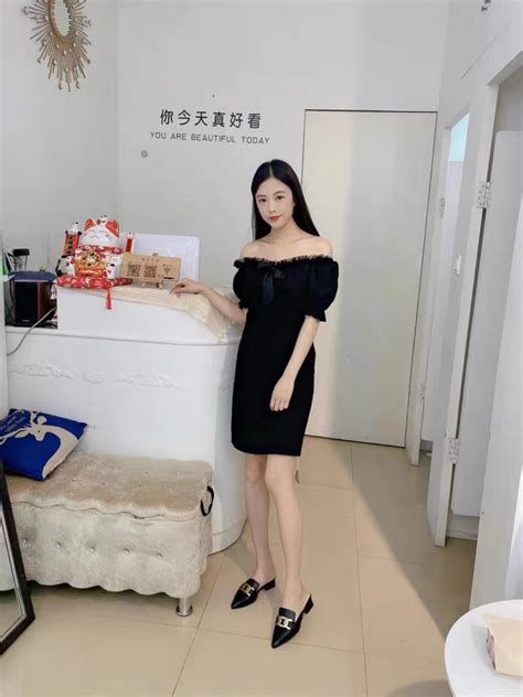 咪女扫楼（ 我女性！23岁！） On Twitter 粗跟凉鞋 痕迹超大 扫楼 凉鞋 少妇