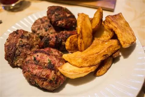 Кюфтета и кебапчета на скара Кулинарно изкушение