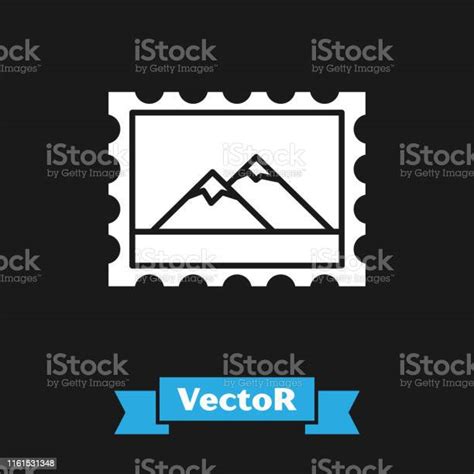 검은 색 배경에 고립 된 흰색 우편 스탬프와 산 아이콘입니다 벡터 일러스트레이션 0명에 대한 스톡 벡터 아트 및 기타 이미지 0명 겨울 계절 Istock