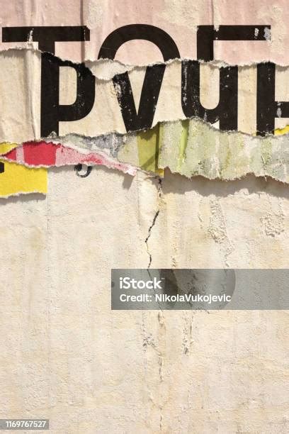 오래 된 찢어진 빈 찢어진 된 종이 구겨진 된 포스터 그런 지 텍스처 배경 플래카드 0명에 대한 스톡 사진 및 기타 이미지