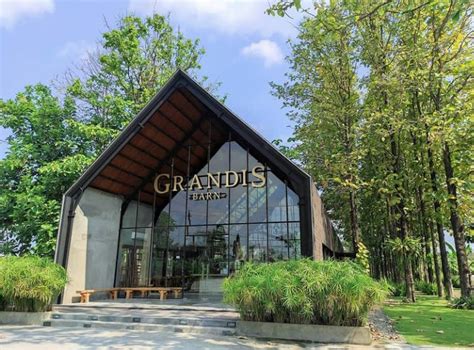 Grandis Barn Resto Instagramable Milik Rio Haryanto Yang Letaknya Di