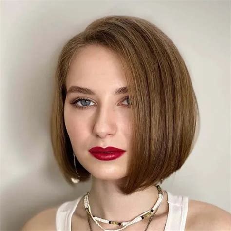 Short And Straight Hairstyle For Female Hairstyleai