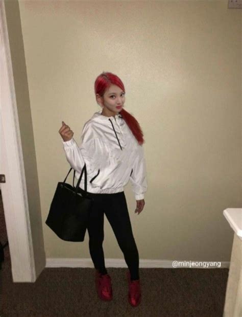 Ningning Being A Model Kpop Funny Running Memes Very Funny Pictures