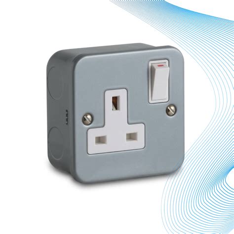 13a Metal Clad Single Switched Socket Outlet