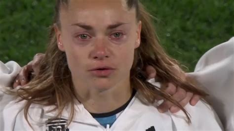 Del Llanto En El Himno Al Regalo A Un Fanático La Emoción De Banini En Su último Partido Con La