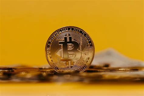 Біткоїн бє рекорди криптовалюта злетіла до 75 000 на тлі виборів у