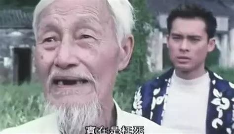 《山村老尸》中楚人美为什么要杀死小强？