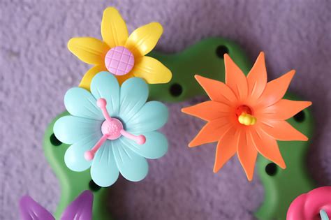 다채로운 꽃밭 장난감과 심기 도구 아이들을 위한 정원 테마 장난감 척 놀이 몬테소리 활동 0명에 대한 스톡 사진 및 기타 이미지 Istock