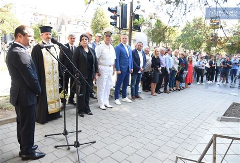 Откриха паметник на ген Иван Колев във Варна Граждани на квартала