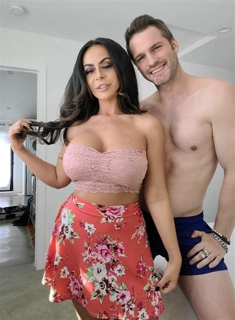 All Sex K S Fj Kiki Klout Kiki Klout Big Boobs Neighbor Welcomes Me Home Phun