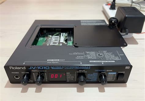 Roland JV 1010 64 Voice Synthesizer Module W SR JV80 18 Reverb
