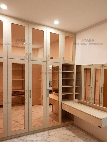 ตู้เสื้อผ้า Built In โครงตู้และหน้าบานปาติเกิล กันชื้น เคลือบ Melamine สีเทาอ่อน เทาเข้ม