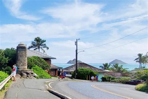 Driving To A Must See Oahu Beach Lanikai Beach Parking No Street