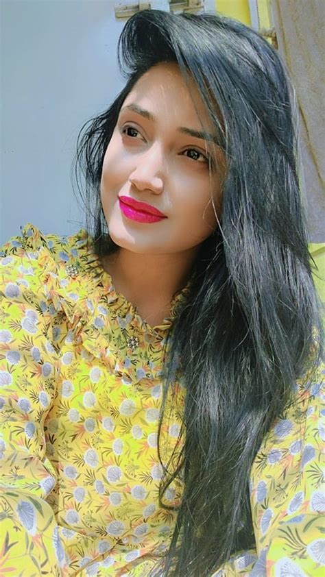 প্রবাসি বাংলাদেশী মেয়েরা Facebook