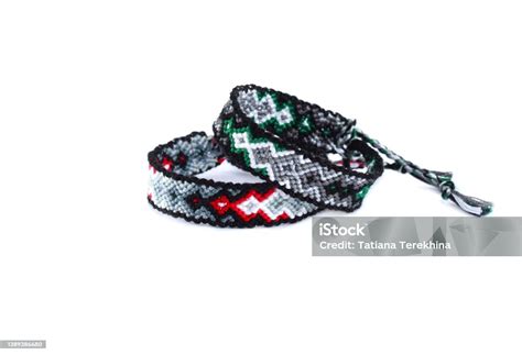 다른 브레이딩diy 짠 우정 팔찌 여름 액세서리 0명에 대한 스톡 사진 및 기타 이미지 0명 Diy 개인 장식품 Istock