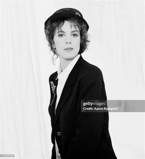 Actress Elizabeth Perkins Poses For A Portrait In Los Angeles News