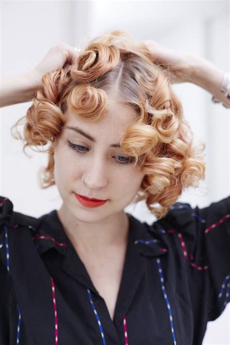 Use Your Fingers To Smooth Out The Curls Pin Curls Short Hair Easy