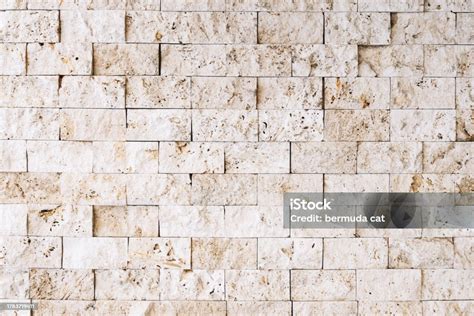 자연 빛 베이지 색 돌 장식 재료 타일 배경 석회암 돌 벽 질감 0명에 대한 스톡 사진 및 기타 이미지 0명 갈색 거친 Istock