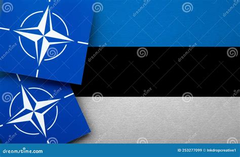 伦敦英国2022年8月 北约北大西洋公约组织军事联盟标识在爱沙尼亚国旗上 库存例证 插画 包括有 象征 和平 253277099