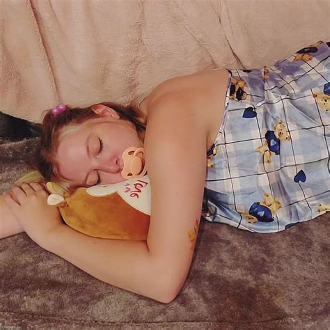 Sleepy Nudes By Widdle Goose