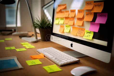 现代办公桌上的便利贴高清图片下载 正版图片600588784 摄图网
