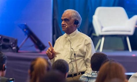 Interview Management Guru Ram Charan Talks About Future Back Thinking