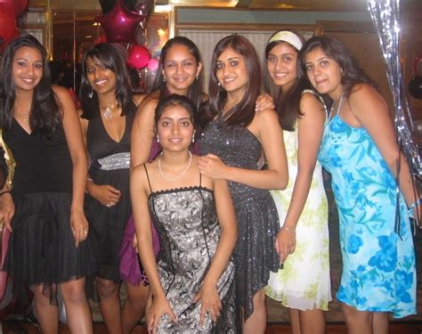Tamasha Blog Fw [hilms] Desi Girls At Party 1