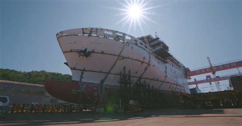 10층 높이 선체 번쩍 들어 옮겨…국내 최초 크루즈페리 건조