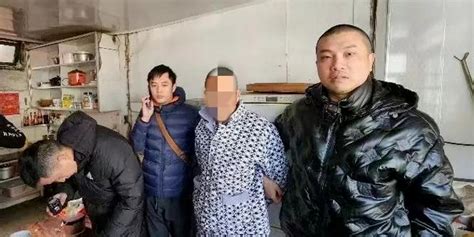 男子伤人致死潜逃30年，抓到了！手机新浪网