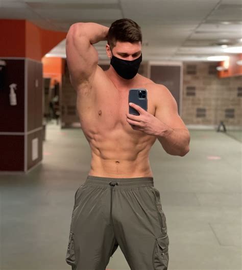 Male Fitness Model And Trainer Kyle Hynick The Menswear Newsletter Male Fitness Models