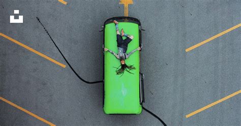 십자가가 있는 녹색 직사각형 개체 사진 Unsplash의 무료 녹색 이미지