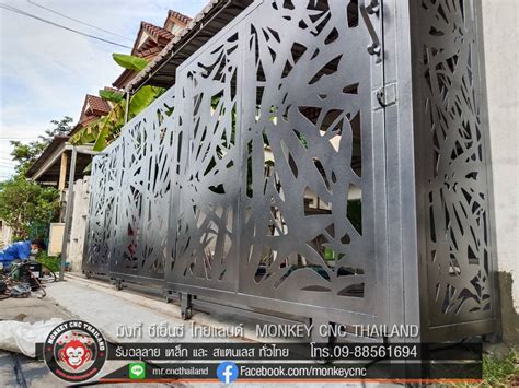 งานประกอบติดตั้ง ประตูเหล็กฉลุ เสร็จเรียบร้อยครับ เป็นแบบบานเลื่อนซ้อน