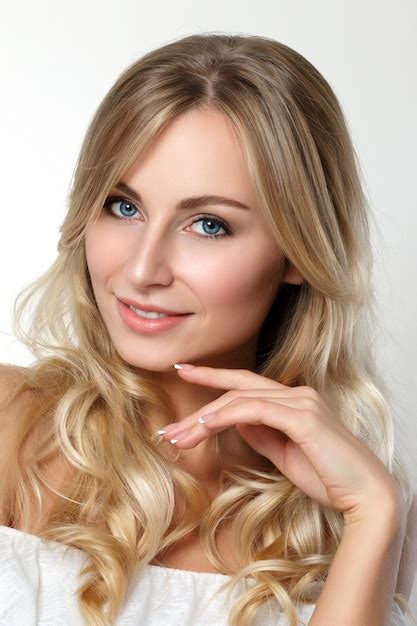 Retrato De Mujer Rubia Hermosa Foto Premium