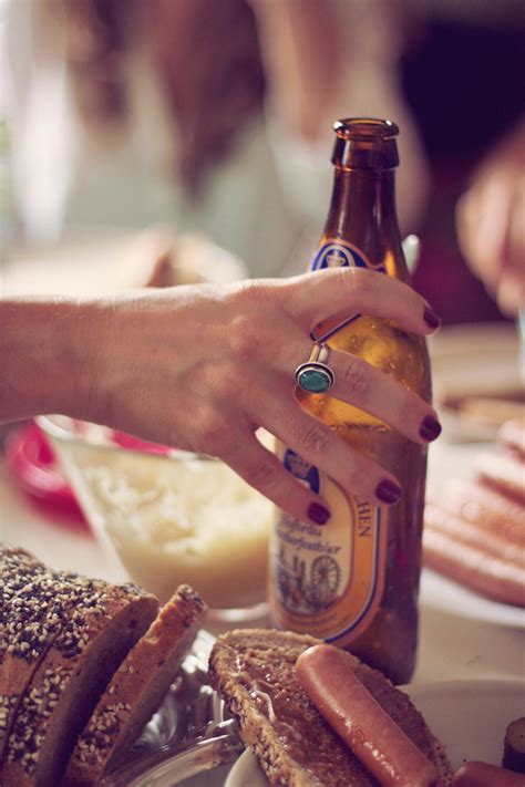 무료 이미지 손 식사 식품 음주 빵 맥주 알코올 소시지 알콜 중독자의 공식 만찬 파티 독일 리큐어