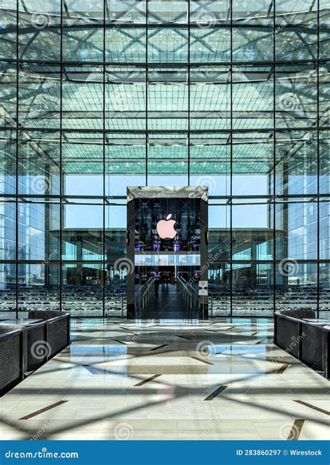 Entrance To the Apple Store in Galleria Mall, Abu Dhabi Editorial ...