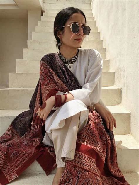 Nawazish Chaadar Standard Size Vestiti