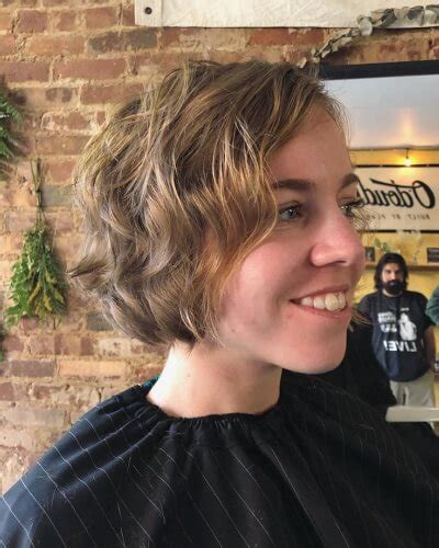 50 Popular Short Wavy Hairstyles In 2022 For Various Hair Types