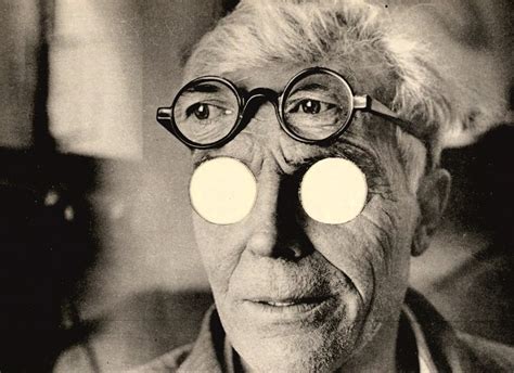 Шаржове и карикатури на Васил Чакъров показва Домът на хумора Община Габрово