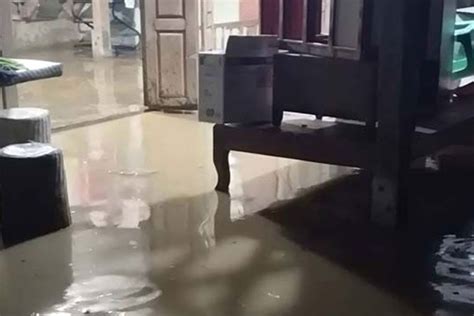 ในประเทศ แม่ฮ่องสอนอ่วม ฝนถล่มท่วมหนัก อุตุฯเตือนทั่วไทย