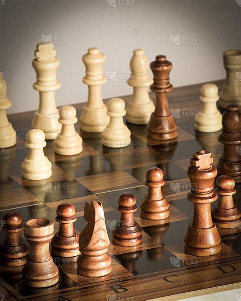 在棋盘上拍摄的象棋