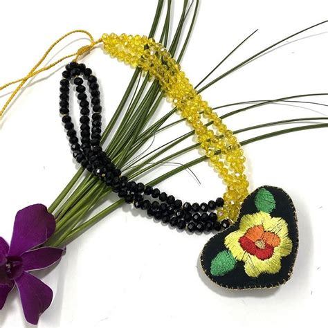 Collar Corazón Bordado Chiapas Amarillo Albor Arte Mx
